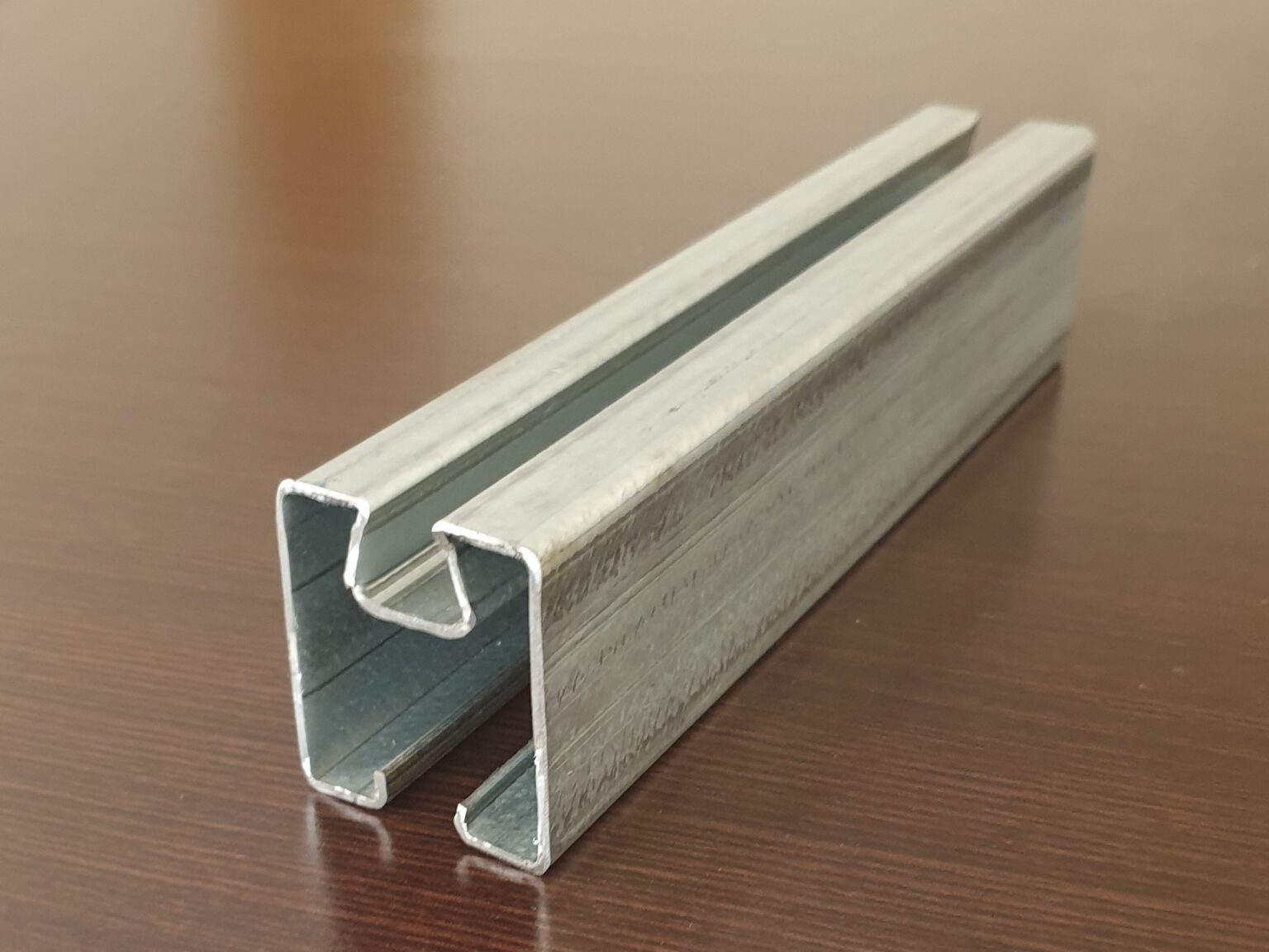 Perfiles para Invernaderos | Estructuras Duraderas y Resistentes